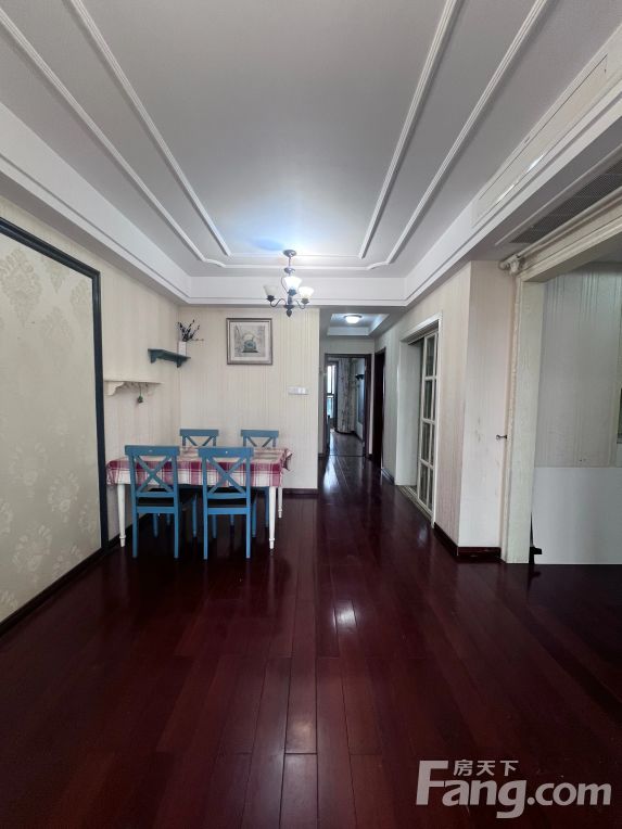 泊悦府小区南向三居室出租，老余杭地铁口豪华装修拎包入住